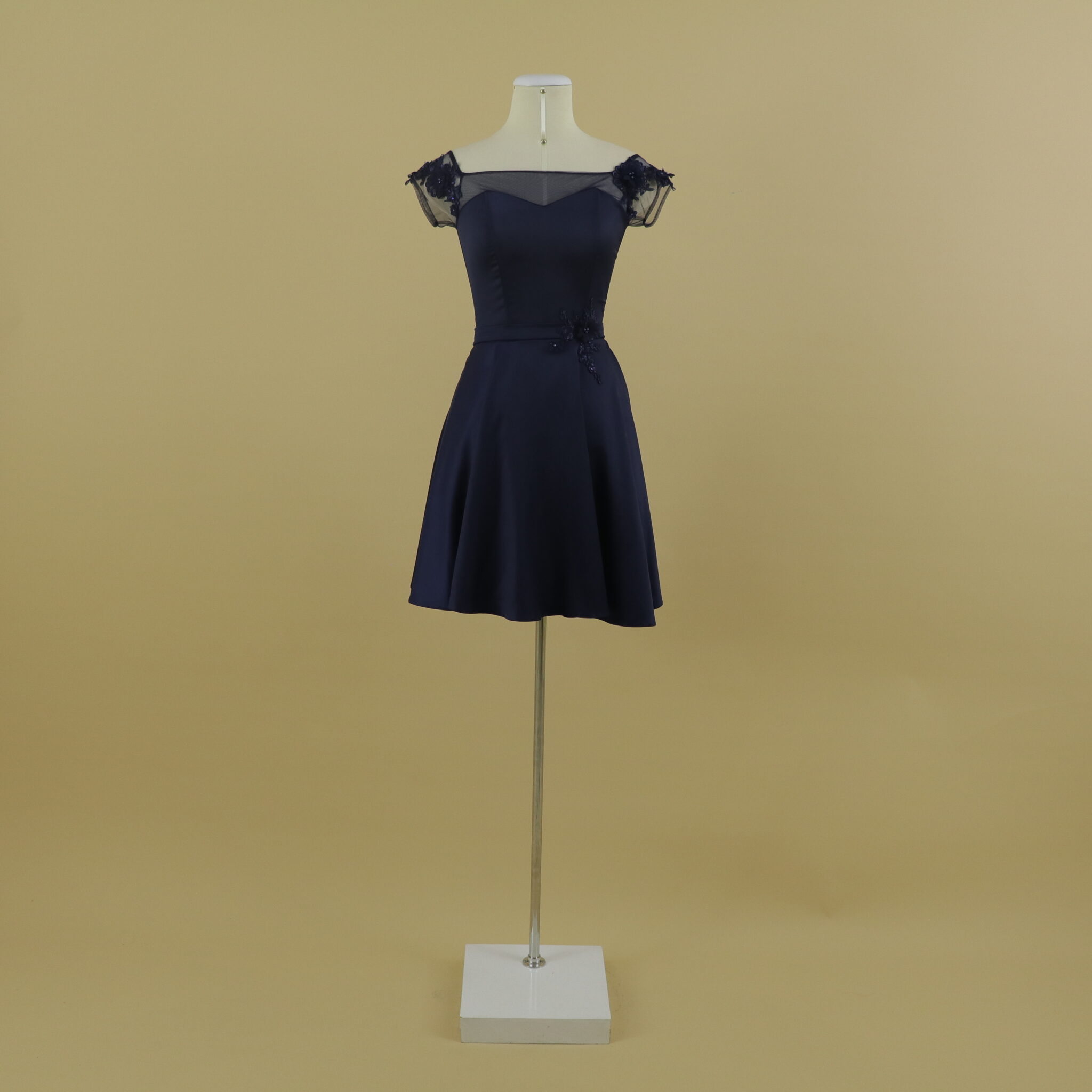 Keyla - Vestido Tela Versace Escote Sabrina - EvelynBoutique
